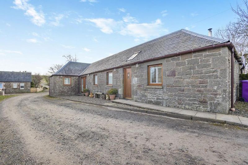 Apple Tree Cottage, Tealing | British Farm Stays